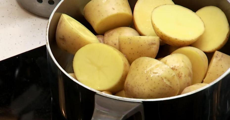 Картофельный салат с сухариками – простой пошаговый рецепт ...